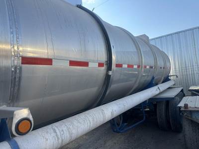 1985 Beall 7500 GALLON - STAINLESS - CENTER DISCHARGE Waste / Sludge ...