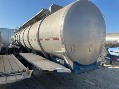 1985 Beall 7500 GALLON - STAINLESS - CENTER DISCHARGE Waste / Sludge ...