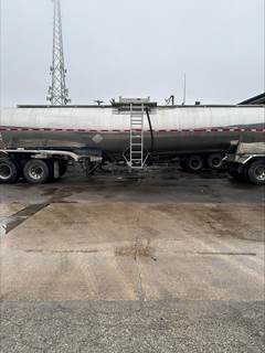 1984 Fruehauf 6700 GALLON - STAINLESS - CENTER DISCHARGE Waste / Sludge ...