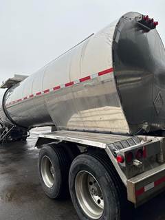 1984 Fruehauf 6700 GALLON - STAINLESS - CENTER DISCHARGE Waste / Sludge ...