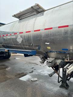 1984 Fruehauf 6700 GALLON - STAINLESS - CENTER DISCHARGE Waste / Sludge ...