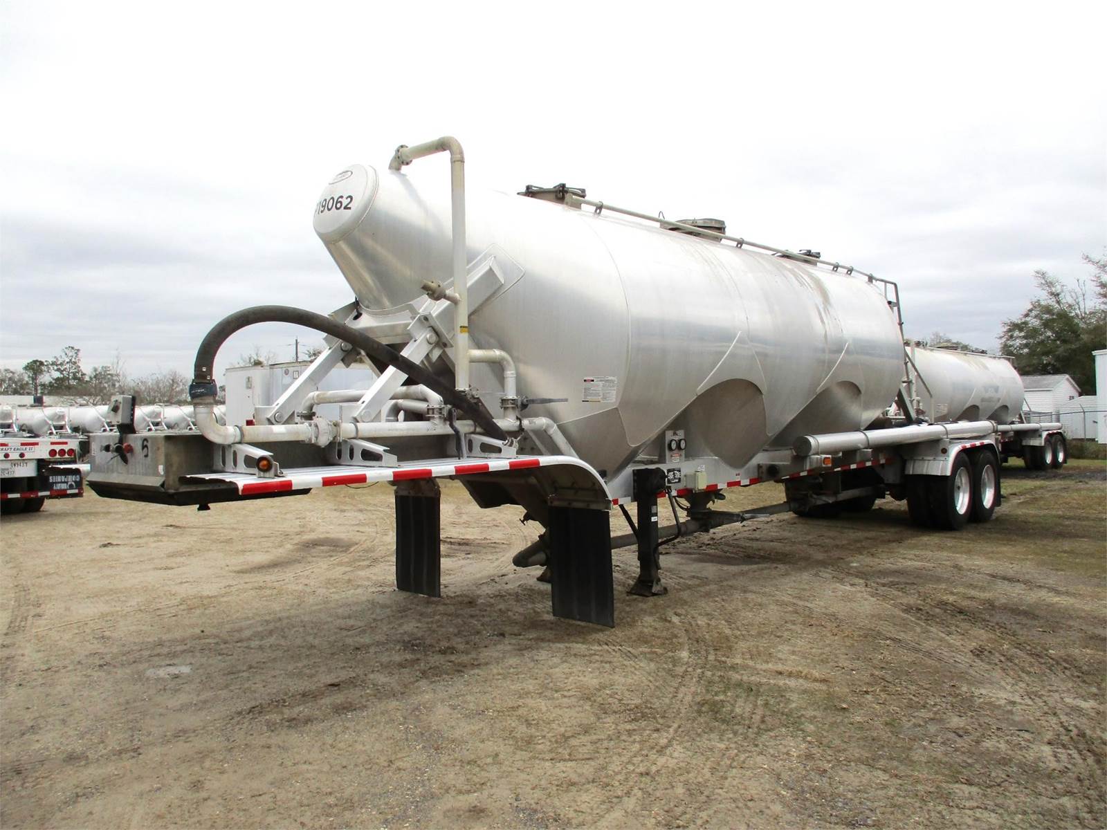 2020 Southern Welding ALUMINUM 1000 CUBIC FT PNEUMATIC TANKER Dry Bulk ...