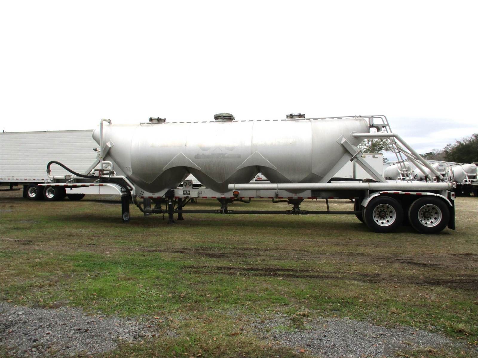 2019 Southern Welding ALUMINUM 1000 CUBIC FT PNEUMATIC TANKER Dry Bulk ...