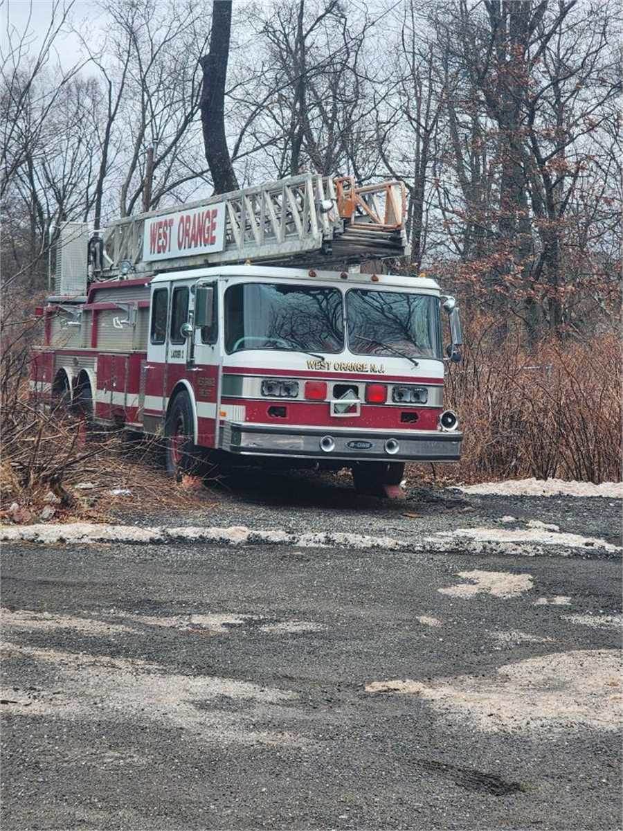 1990 E-One Ladder Truck For Sale | West Orange, NJ | 64364060 ...