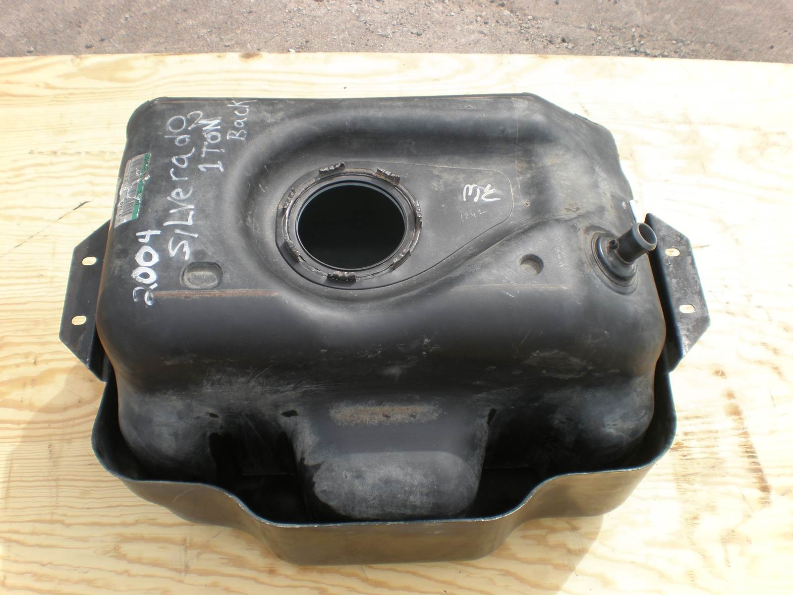 2004 GM/Chev 3500 Silverado Auxiliary Rear Fuel Tank (Gas 8.1L) Chassis ...