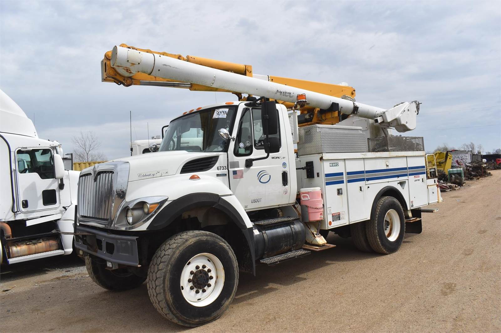 International WorkStar 7300 42 ft Boom / Bucket Truck - 2008 Altec L42M ...