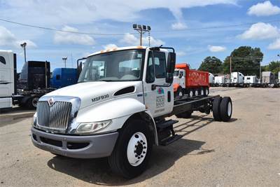 2013 International DuraStar 4300 Single Axle Cab & Chassis Truck ...