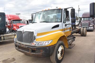 2002 International DuraStar 4300 Single Axle Cab & Chassis Truck ...
