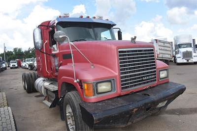 2011 Mack Pinnacle CHU613 Tandem Axle Cab & Chassis Truck - MP8, 505HP ...