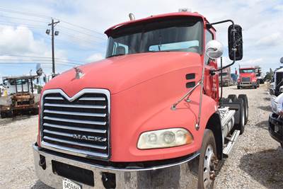 2010 Mack Pinnacle CXU613 Day Cab Truck - MP8 435HP, 10 Speed Manual ...