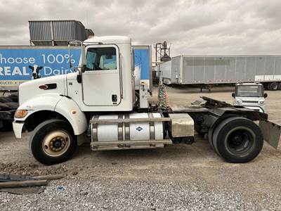 2015 Peterbilt 382 Single Axle Day Cab Truck - Cummins 300HP, Automatic ...