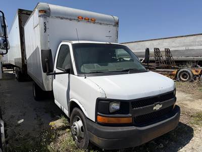 2011 Chevrolet Express 3500 12 ft Box Truck - Automatic, Roll up Door ...