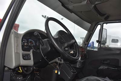 2013 International DuraStar 4400 24 ft Box Truck - 300HP, Automatic ...