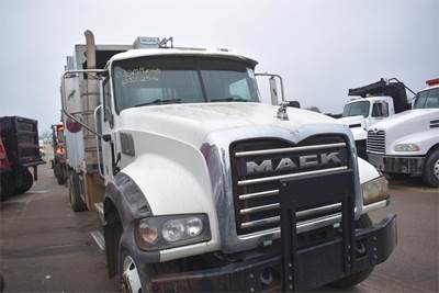 2009 Mack Granite GU713 Tandem Axle Garbage Truck - MP7, 395HP, 6 Speed ...