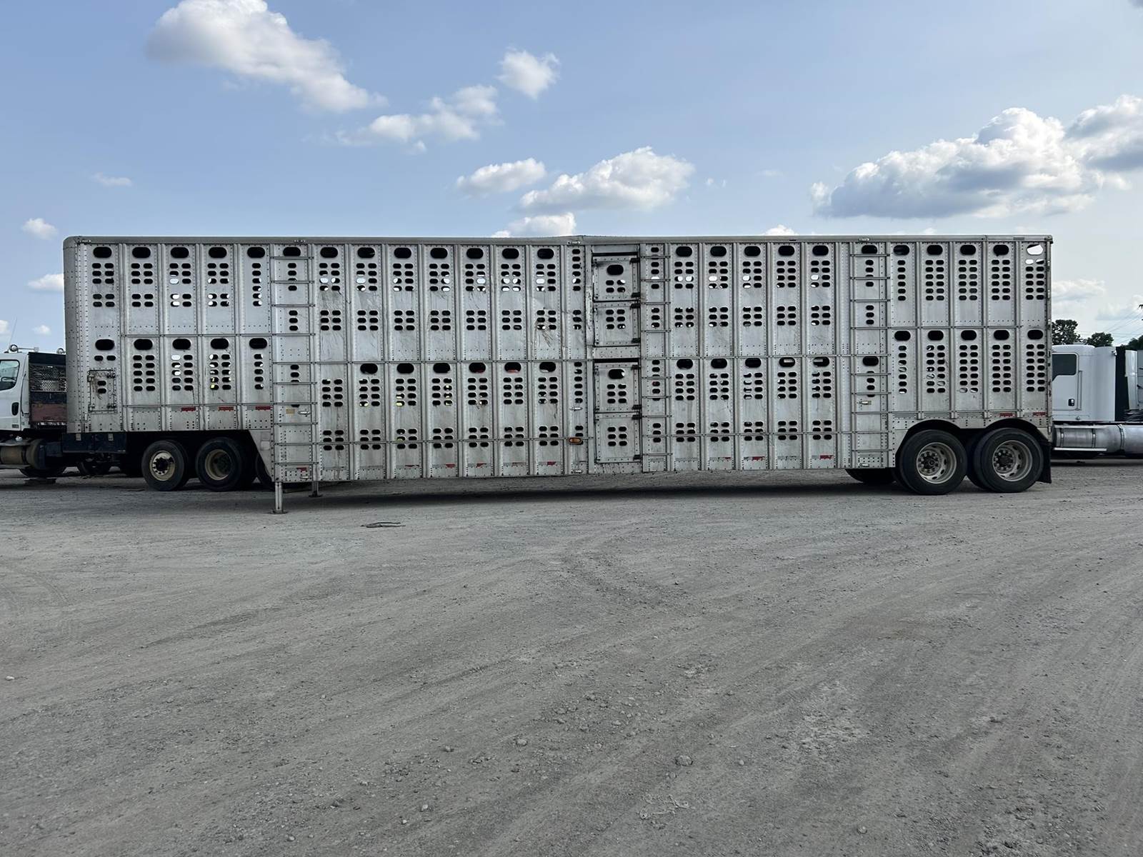 1988 WILSON 50 FT CATTLE POT Tandem Axle Aluminum Livestock Trailer ...