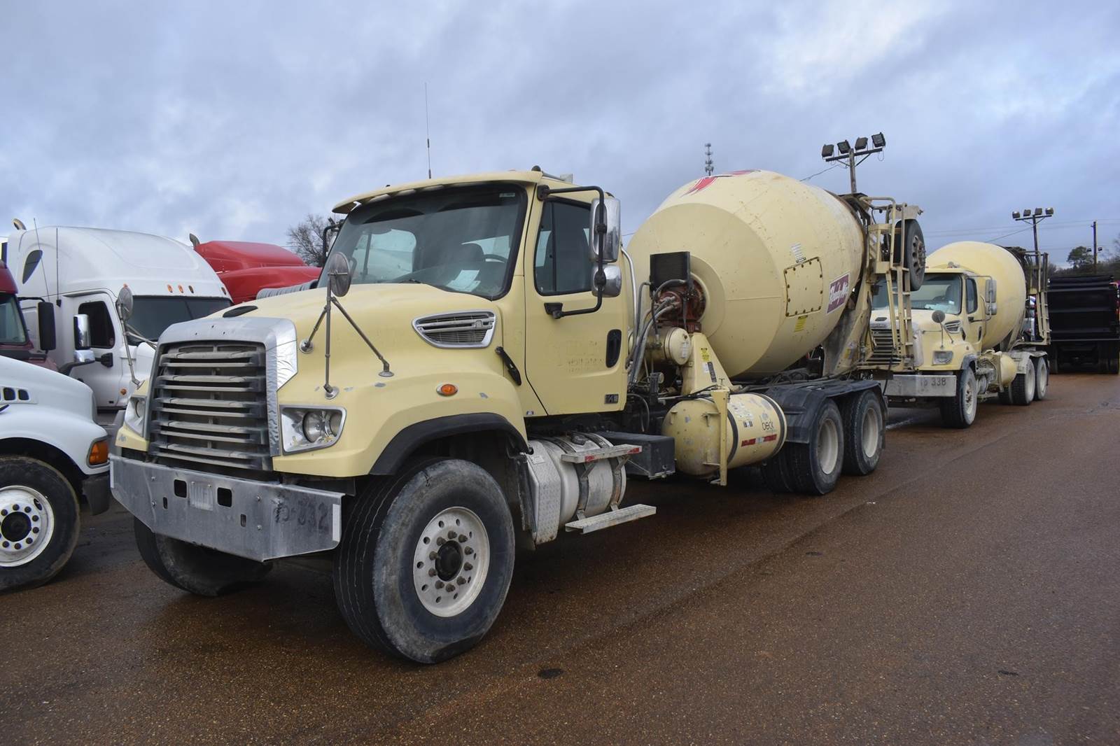 2016 Freightliner 114SD Tri Axle Mixer / Ready Mix / Concrete Truck ...