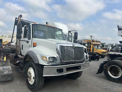 2005 International WorkStar 7500 Roll Off Truck - HT570, 370HP, 8Ll ...