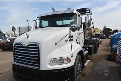 2017 Mack Pinnacle CXU613 Roll Off Truck - MP7, 395HP, Amt For Sale ...