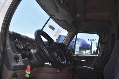 2015 Freightliner Cascadia 125 Sleeper Semi Truck - 70" Mid Roof ...