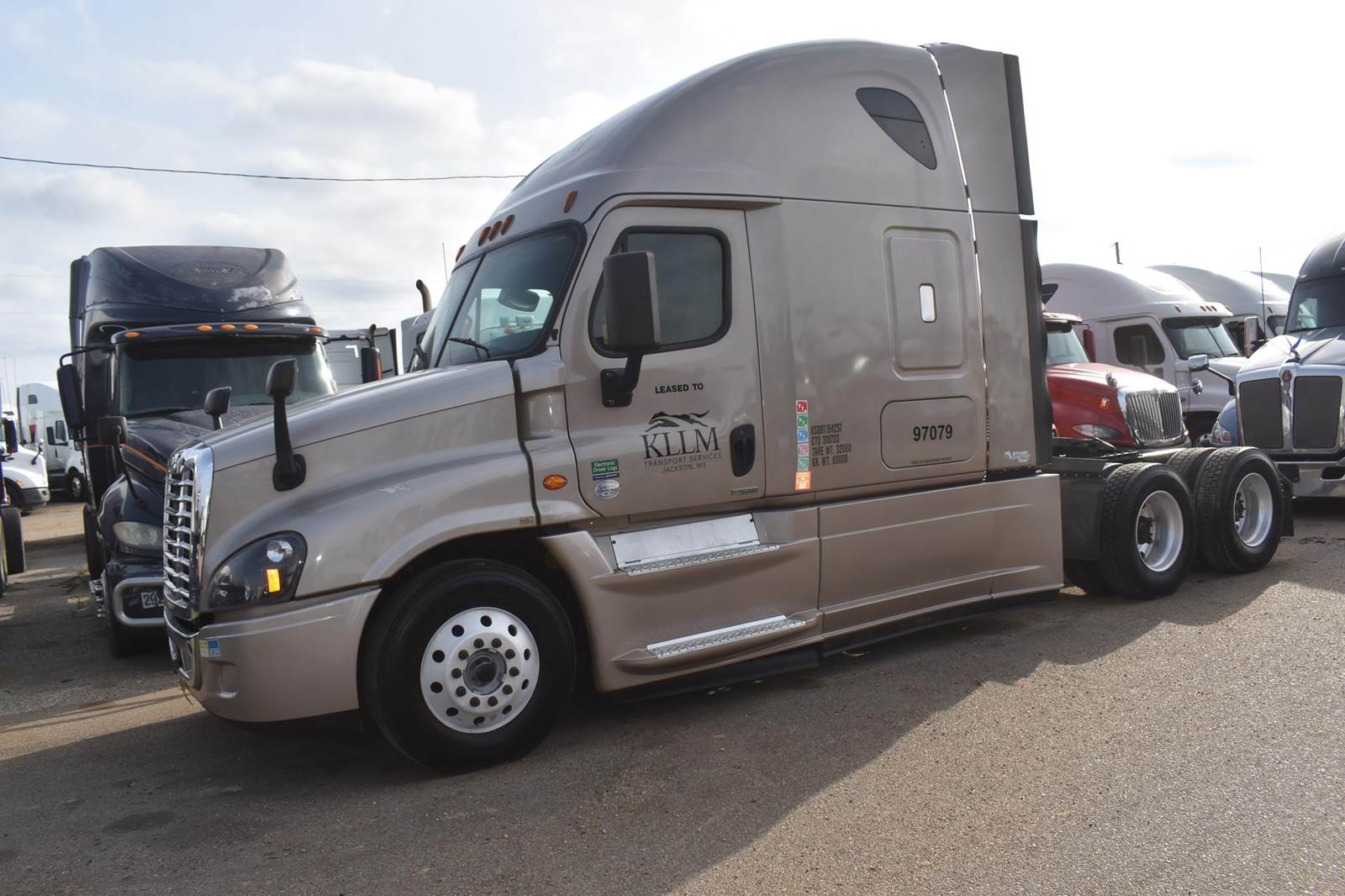 2017 Freightliner Cascadia 125 Sleeper Semi Truck - 75" Raised Roof ...