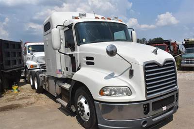 2015 Mack Pinnacle CXU613 Sleeper Semi Truck - 70" Mid Roof Sleeper ...