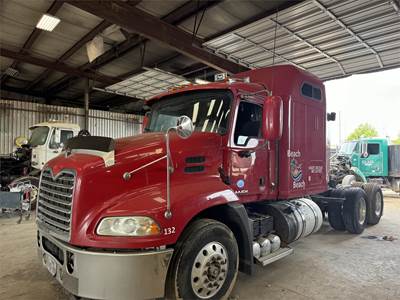 2011 Mack Pinnacle CXU613 Sleeper Semi Truck - 60" Mid Roof Sleeper ...