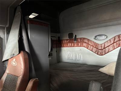 2011 Mack Pinnacle CXU613 Sleeper Semi Truck - 60" Mid Roof Sleeper ...