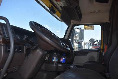2016 Volvo VNL64T630 Sleeper Semi Truck - 63" Mid Roof Sleeper, D13 425HP, 12 Speed I Shift Amt ...