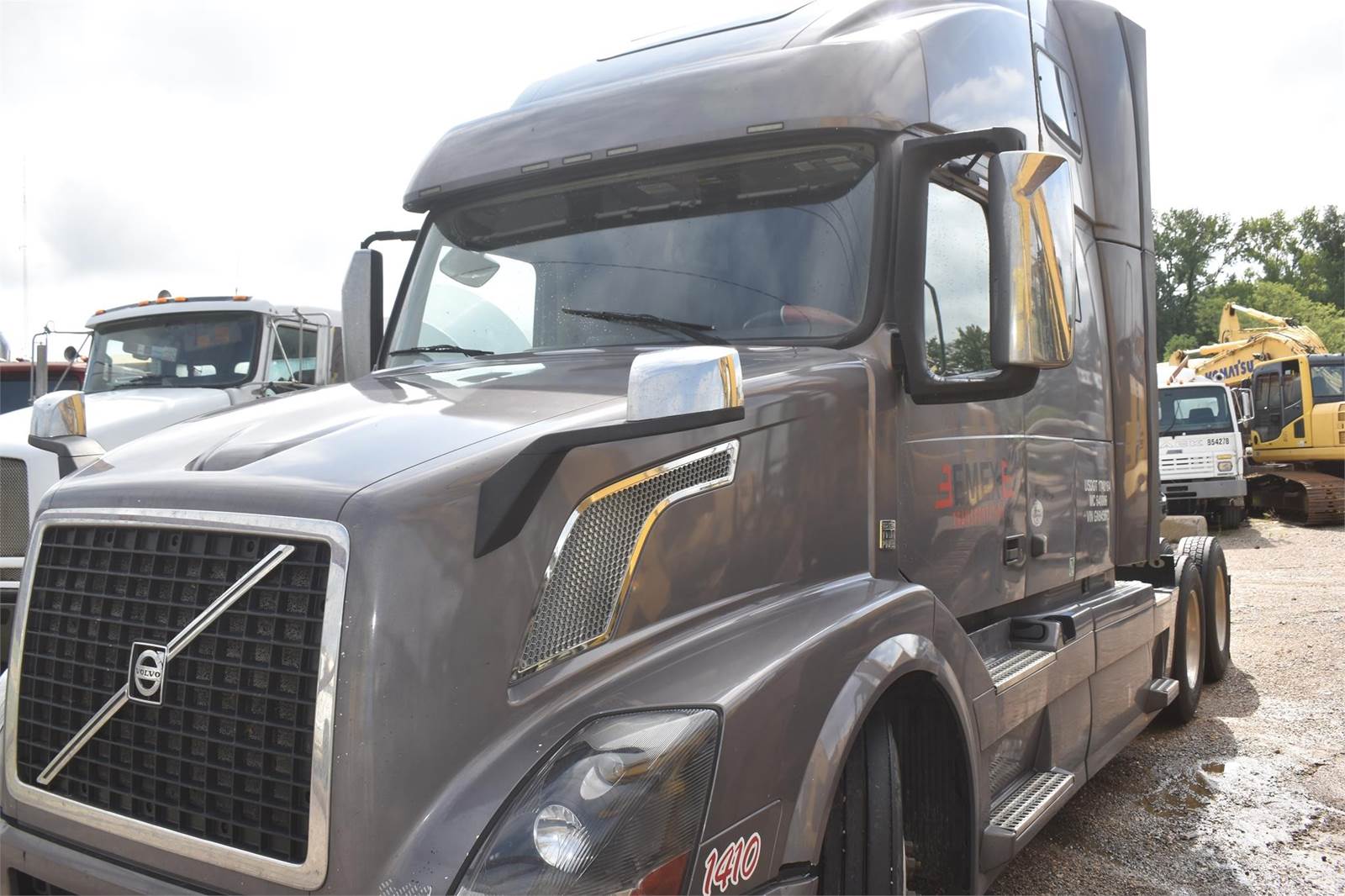 2016 Volvo VNL64T670 Sleeper Semi Truck - 67" Raised Roof Sleeper, D13 425HP, 12 Speed I Shift ...