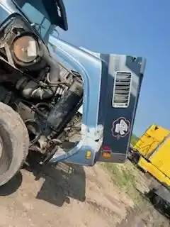 Ford LTL9000 Hood For Sale | Winger, MN | 295463021 | MyLittleSalesman.com