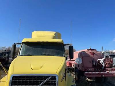 Volvo VNL Sleeper Part For Sale | Winger, MN | 3809036 ...