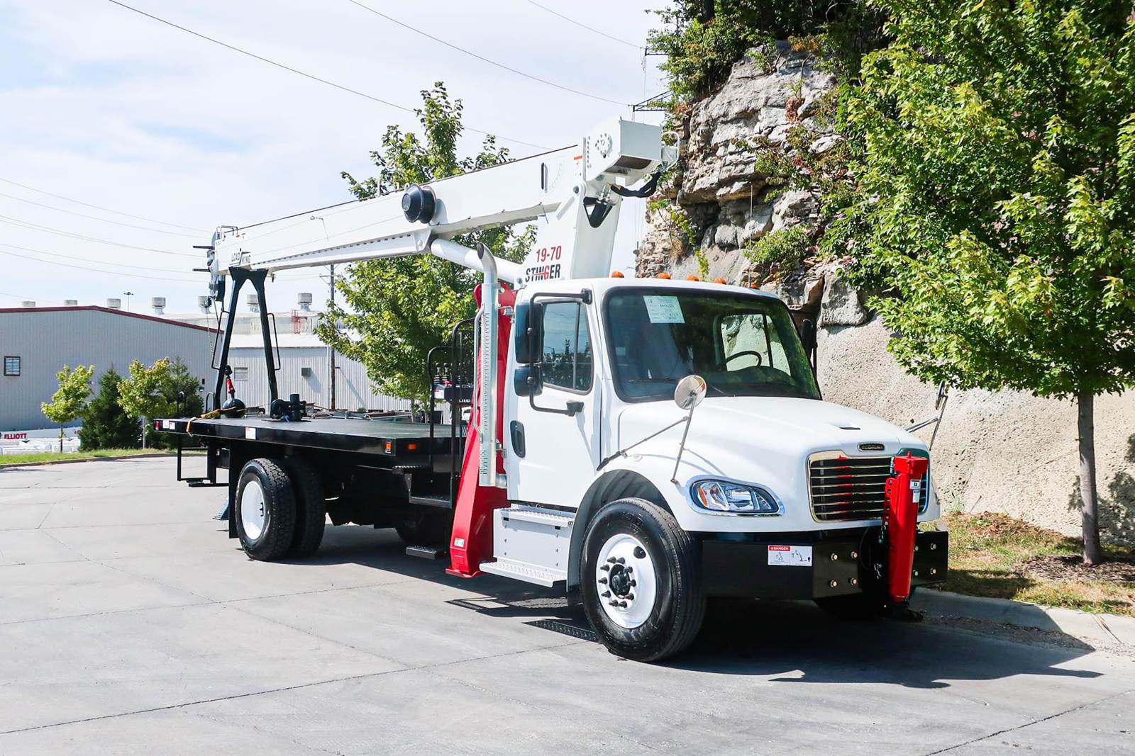 Freightliner M2 106 19-Ton Crane Truck - 2023 Load King STINGER 19-70 ...