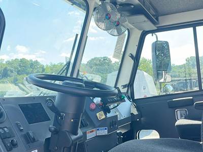 2024 BATTLE MOTORS LNT Day Cab Truck - Cascadia 440HP For Sale, 15 ...