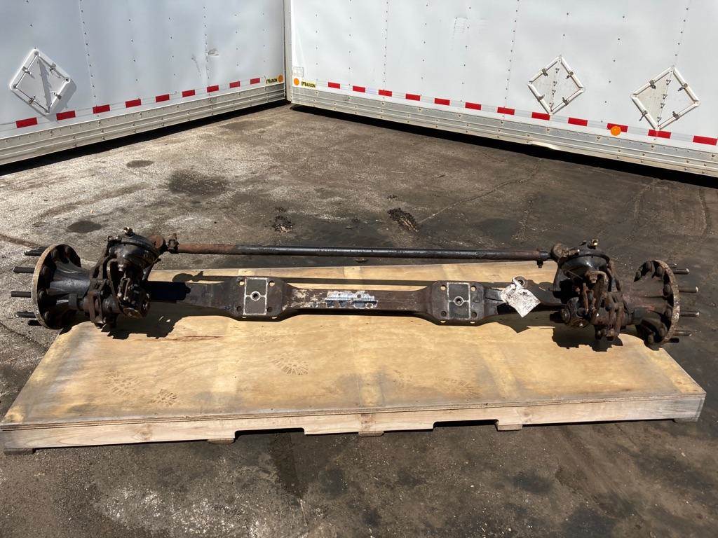 2008 Mack Pinnacle CHU613 Front Axle Assembly for a Mack CHU613 For ...