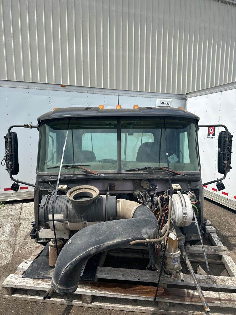 2006 Mack Vision CXN613 Cab Assembly for a Mack CXN613 For Sale | Des ...