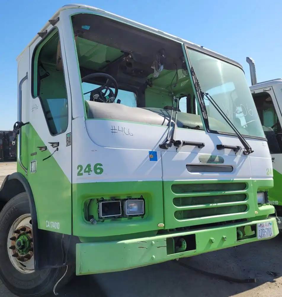 Freightliner Condor Cab Assembly for a 2004 Freightliner CONDOR LOW CAB ...