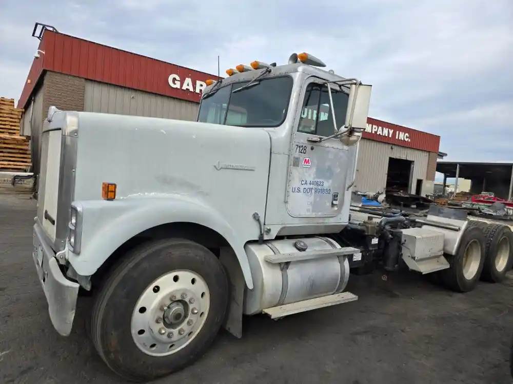 International F9370 Cab Assembly for a 1993 International F-9370 For ...