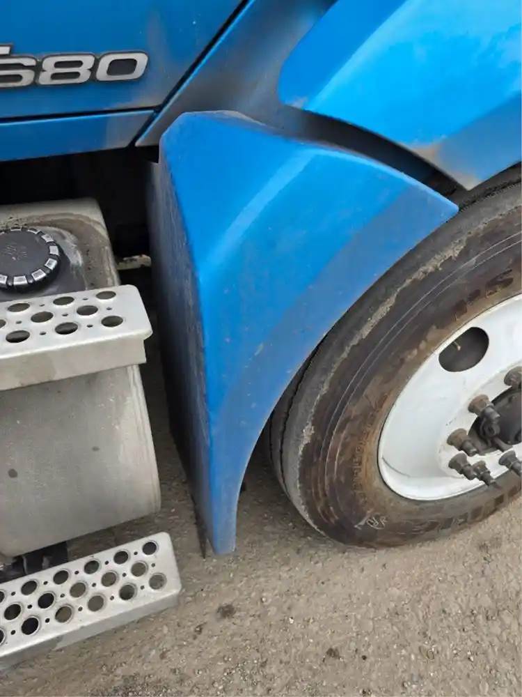 2017 Kenworth T680 Right Fender Extension For Sale | Fresno, CA | 1939 ...