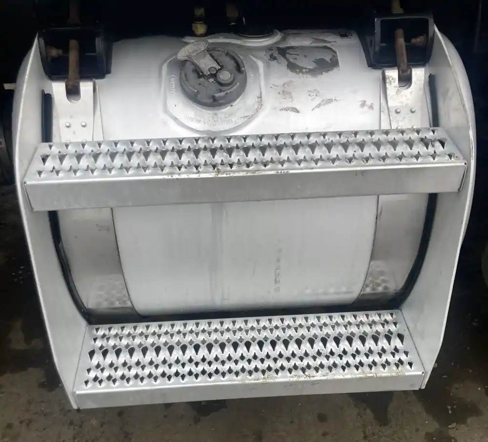 2008 Peterbilt 335 Right Fuel Tank For Sale | Fresno, CA | SCAQMD-SJ53 ...