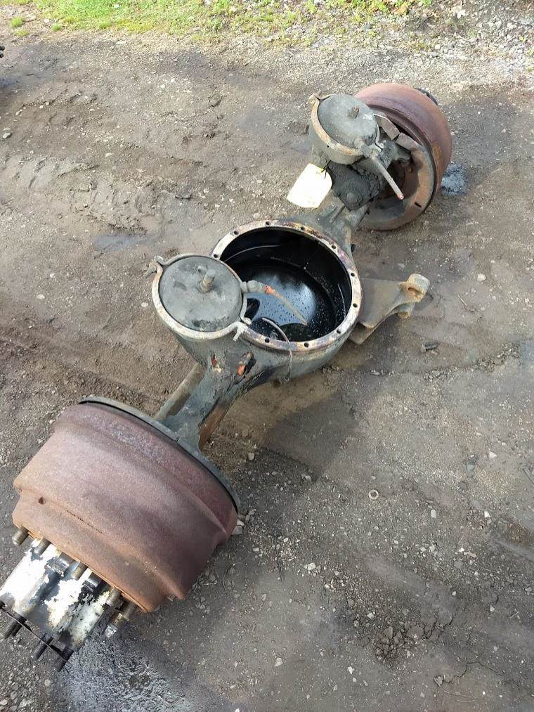 1991 Spicer N400 Rear Axle Housing for a International F-8100 For Sale ...