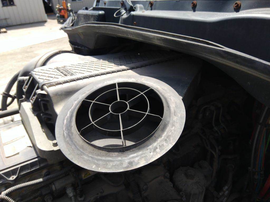 2010 Freightliner Cascadia 125 Air Cleaner / Air Filter Housing For ...