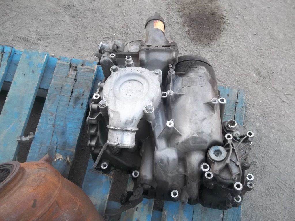 2009 Detroit DD15 Engine Oil Filter Base for a International PROSTAR ...