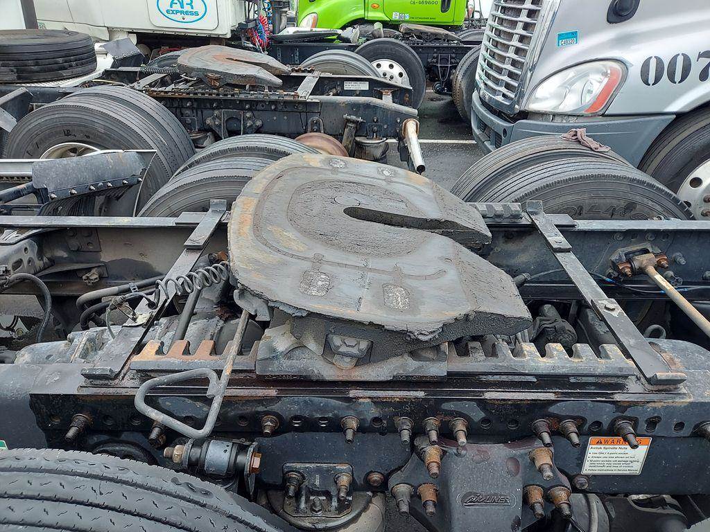 2009 Holland AIR SLIDE Fifth Wheel for a Freightliner CASCADIA 125 For ...