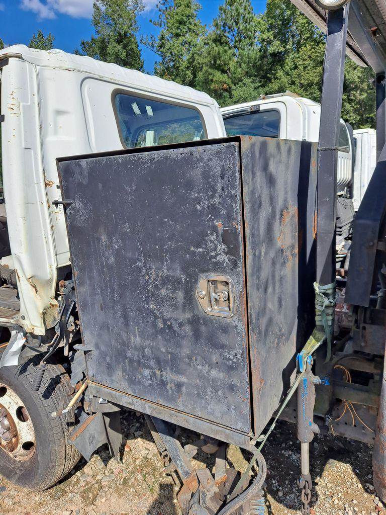 2006 Isuzu NPR Tool Box For Sale | Athens, GA | 2299637 ...