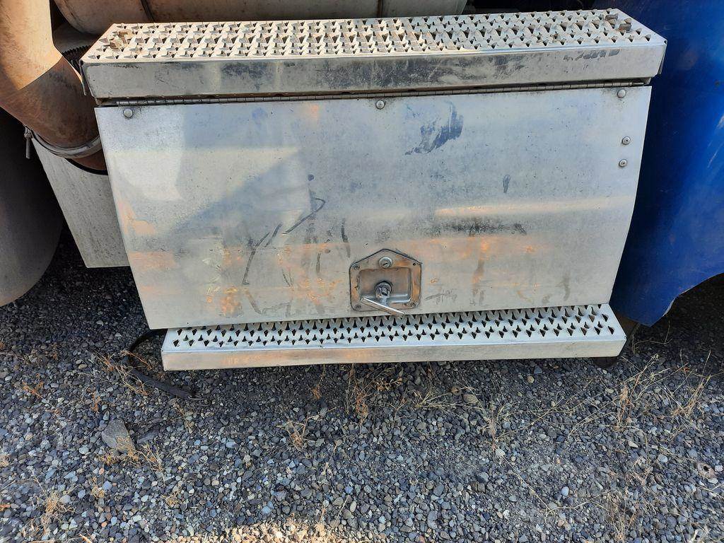 2009 Peterbilt 386 Right Tool Box For Sale | Spokane Valley, WA ...