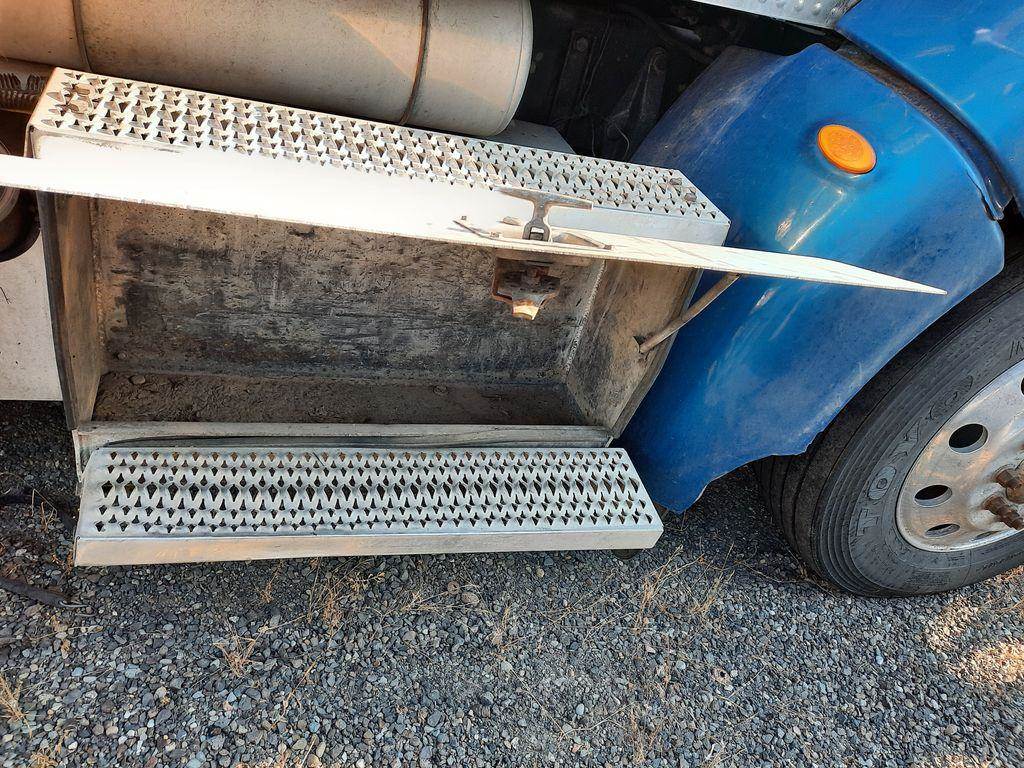 2009 Peterbilt 386 Right Tool Box For Sale | Spokane Valley, WA ...