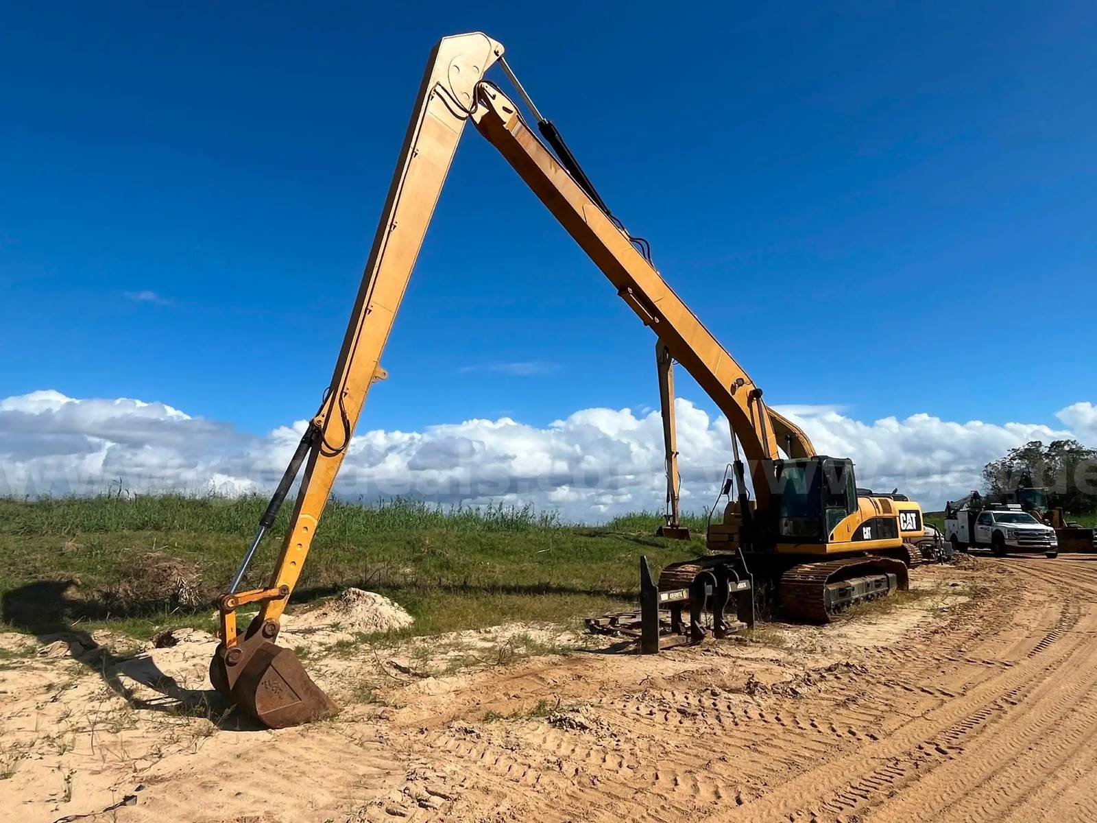2007 Caterpillar 325DL Long Reach Tracked Excavator For Sale, 15,144 ...