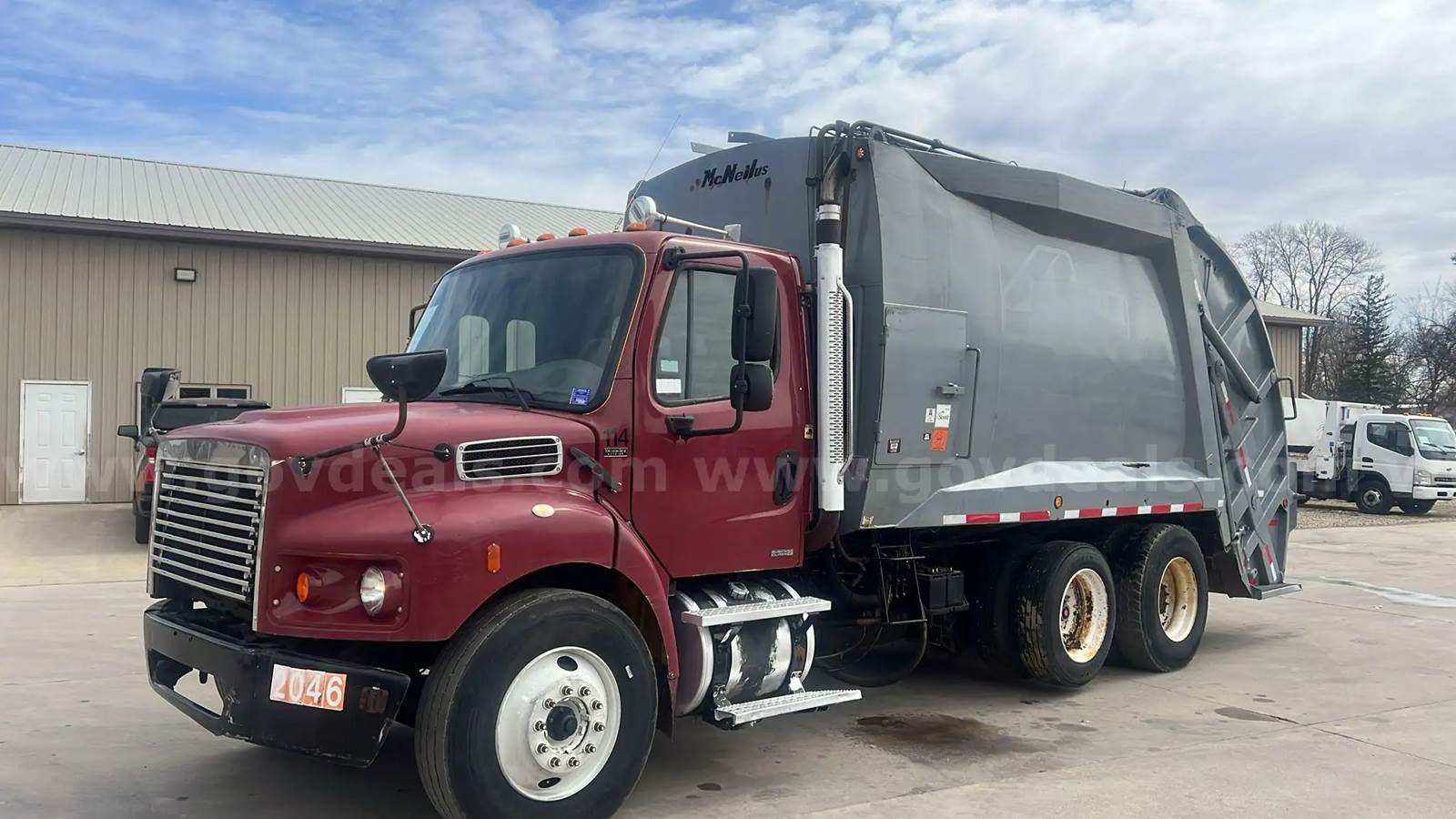 2006 Freightliner M2 106 with McNeilus 20 Cu Yard Rear Load Garbage ...