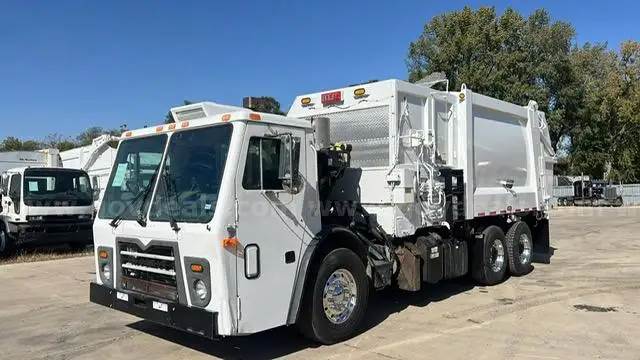 2016 Mack LEU613 T/A Side Load Garbage Truck For Sale, 9,884 Hours ...