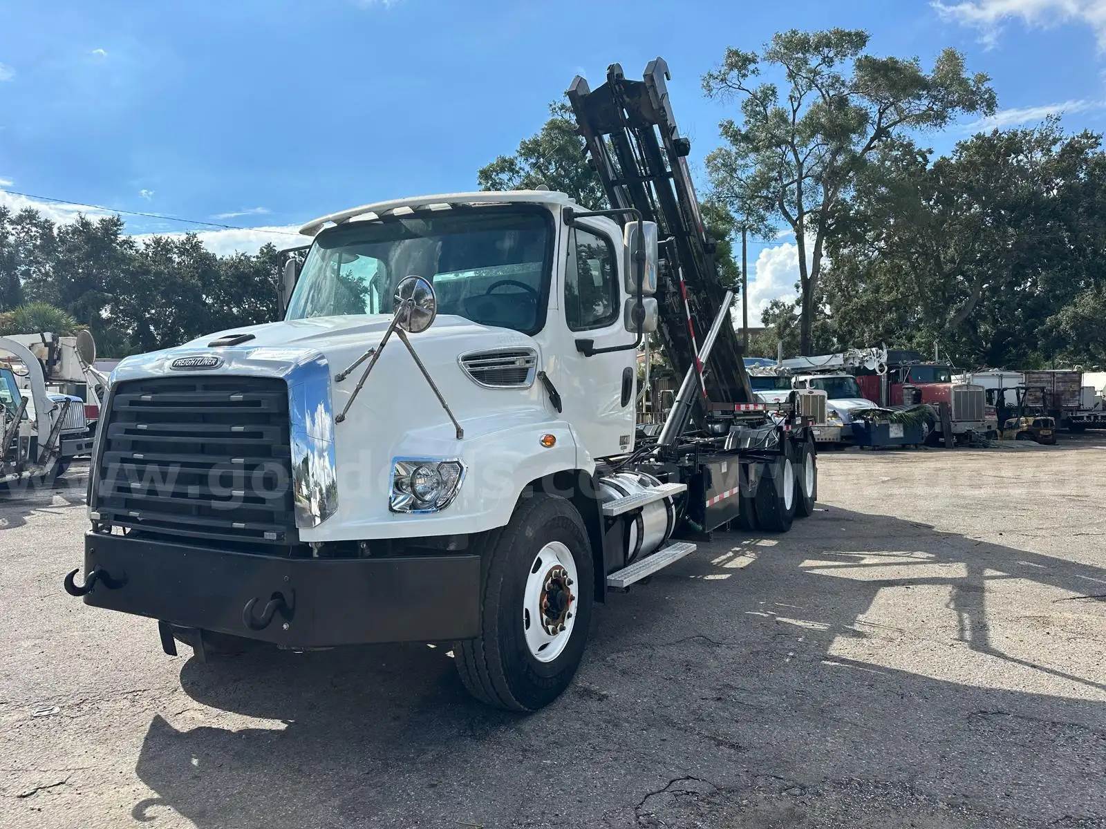 2013 Freightliner 114SD T/A Roll-off Truck For Sale, 132,087 Hours ...